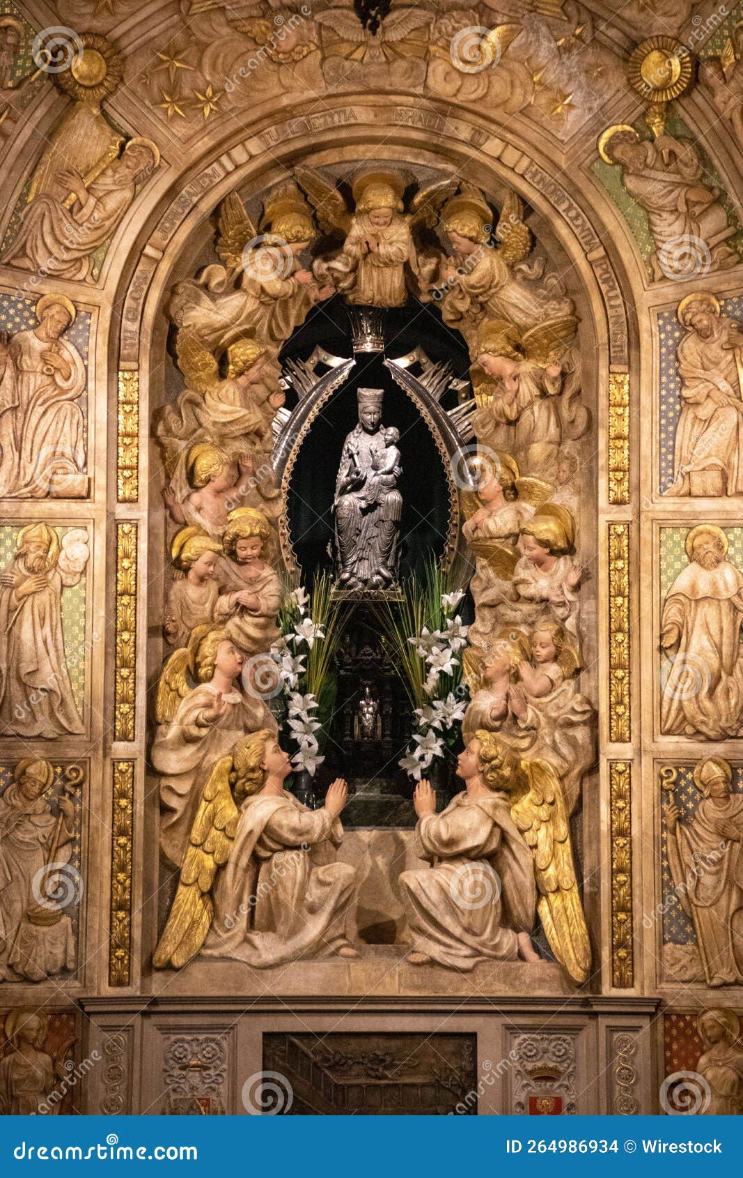 Virgen Del Claustro De La Catedral De Solsona Foto de archivo - Imagen ...