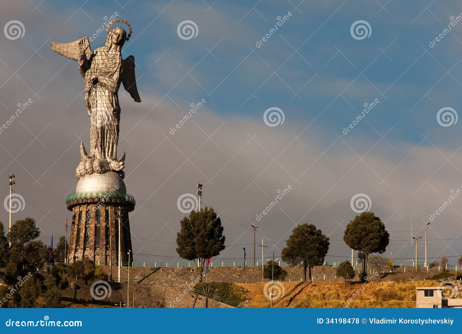 Virgen del EL Panecillo foto de archivo. Imagen de cielo - 34198478