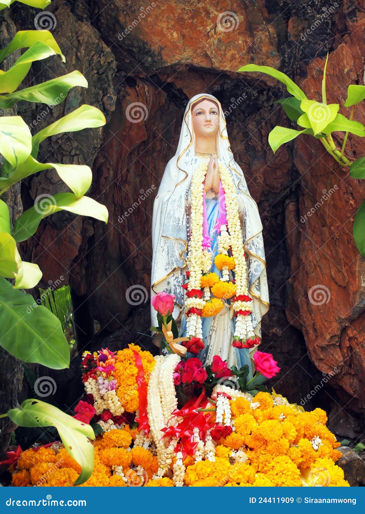Virgin mary statue stock image. Image of obedience, devoted - 24411909