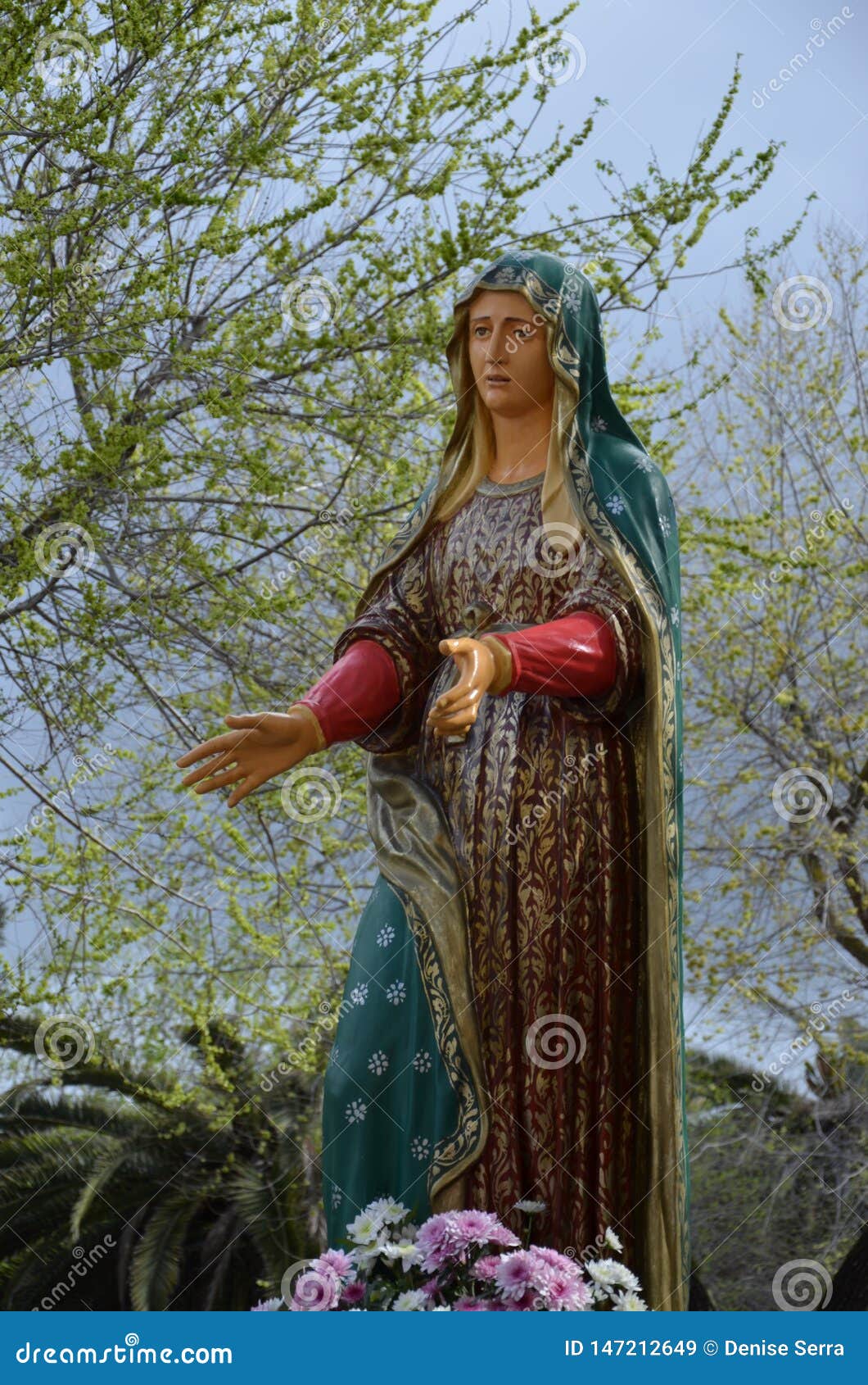A Virgin Mary Statue stock image. Image of catholihrist - 147212649