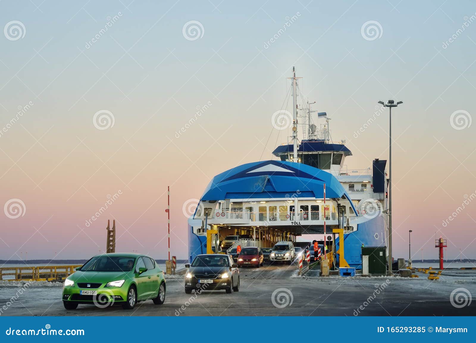 Virtsu, Estonia - 3 De Enero De 2019: Barco En Ferry Entre Los ... Virtsu, Estonia - 3 De Enero De 2019: Barco En Ferry Entre Los ...