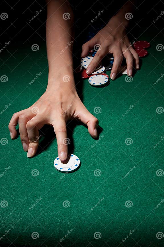 Virutas que asen foto de archivo. Imagen de verde, viruta - 16266476