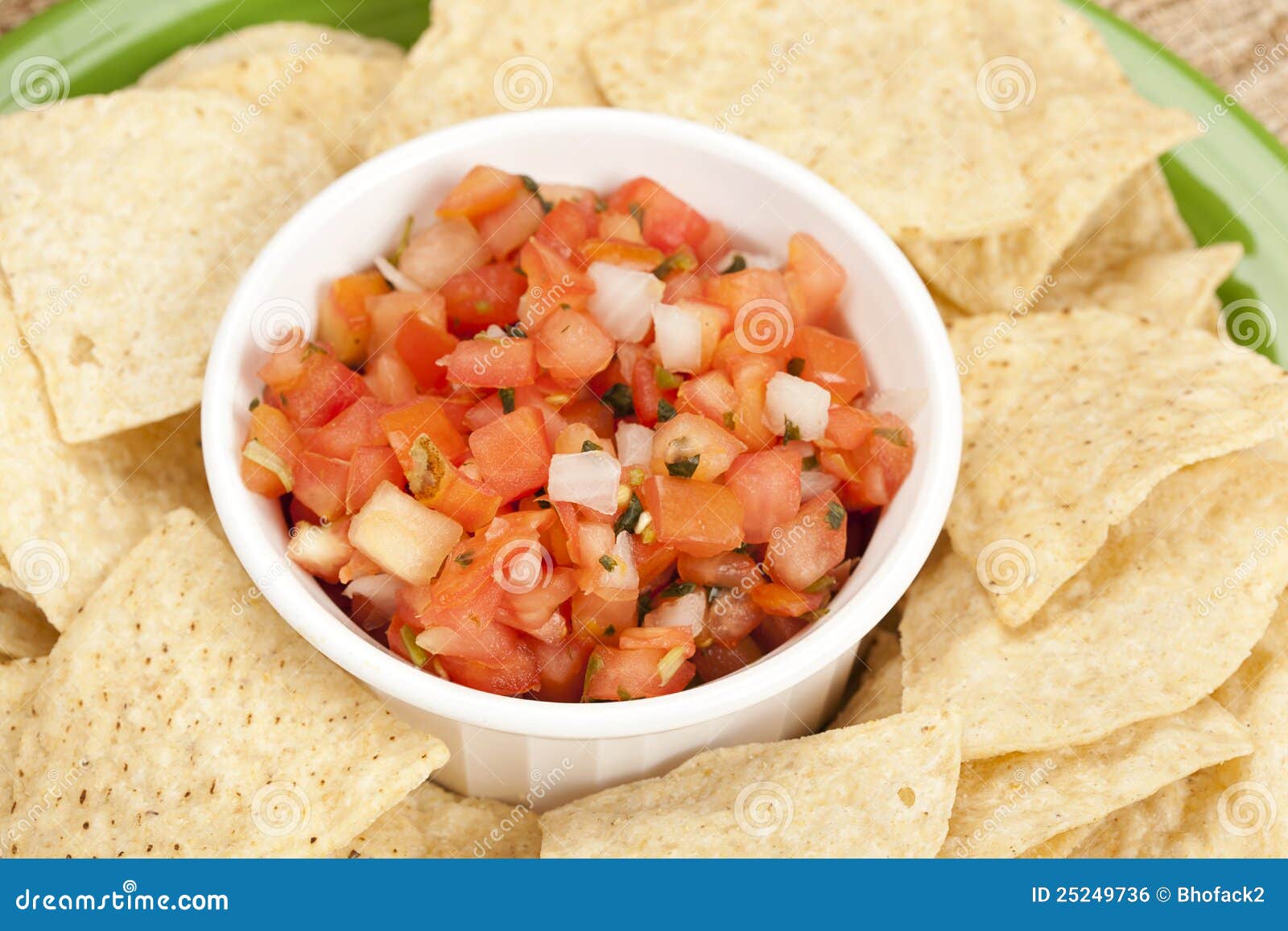 Virutas Y Salsa De Tortilla Foto de archivo - Imagen de alimento ...