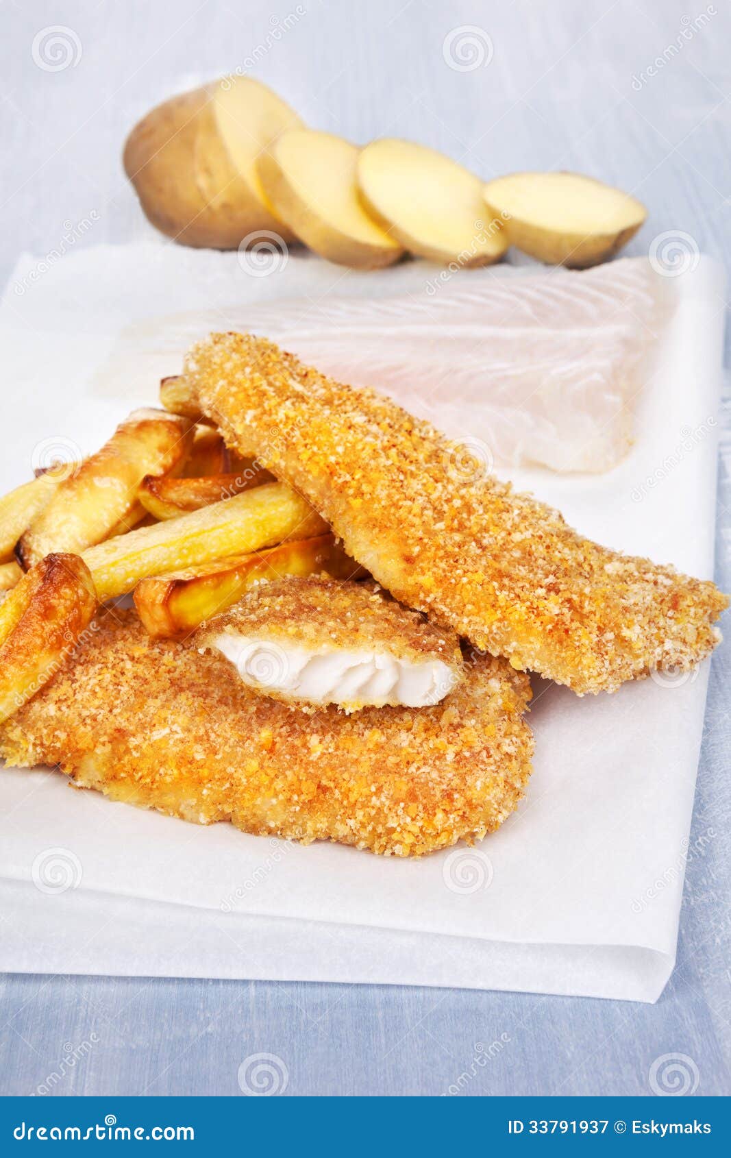 Vis Met Patat. Het Traditionele Engelse Eten. Stock Afbeelding - Image ...