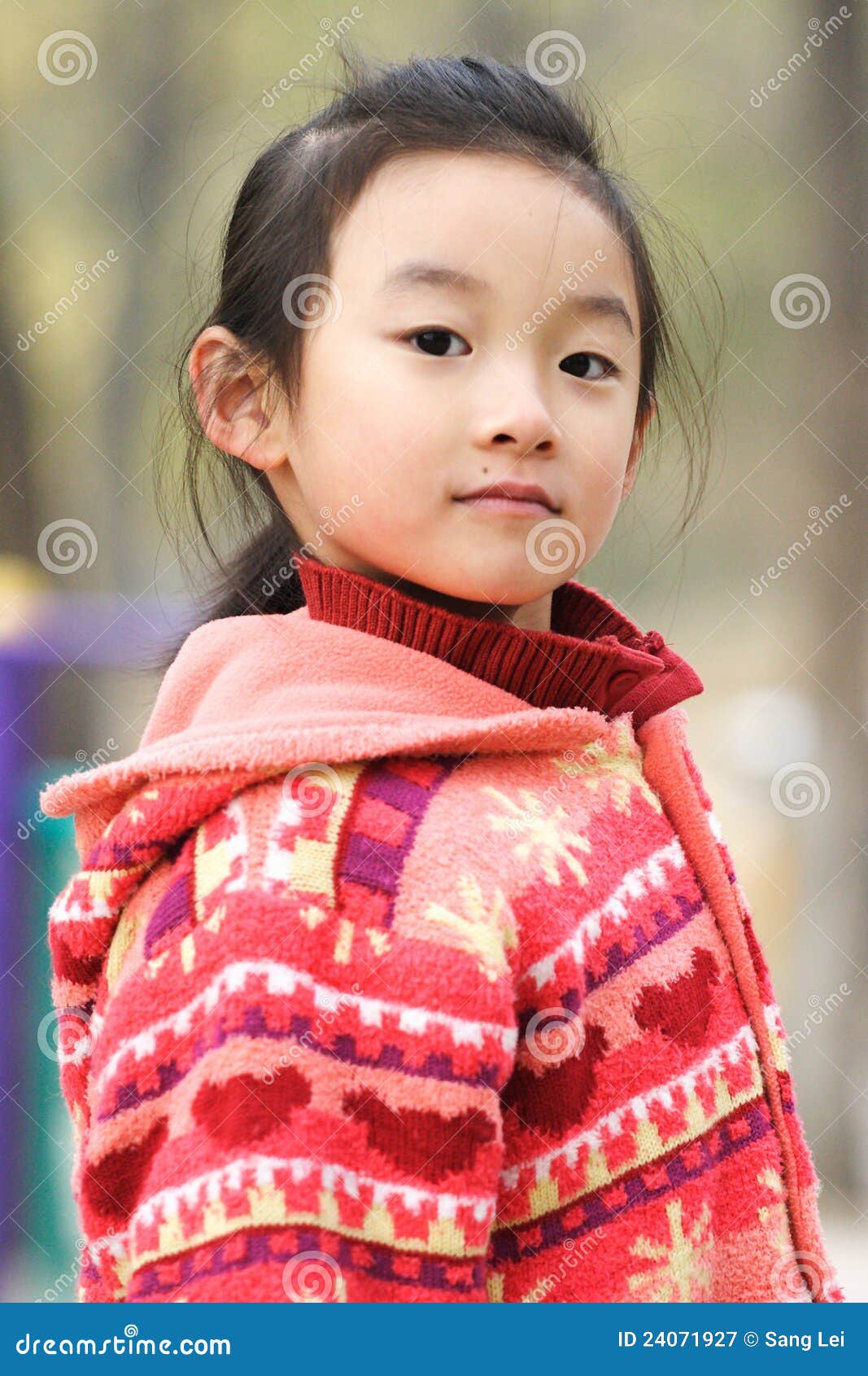 Visage chinois de fille image stock. Image du oeil, bras - 24071927