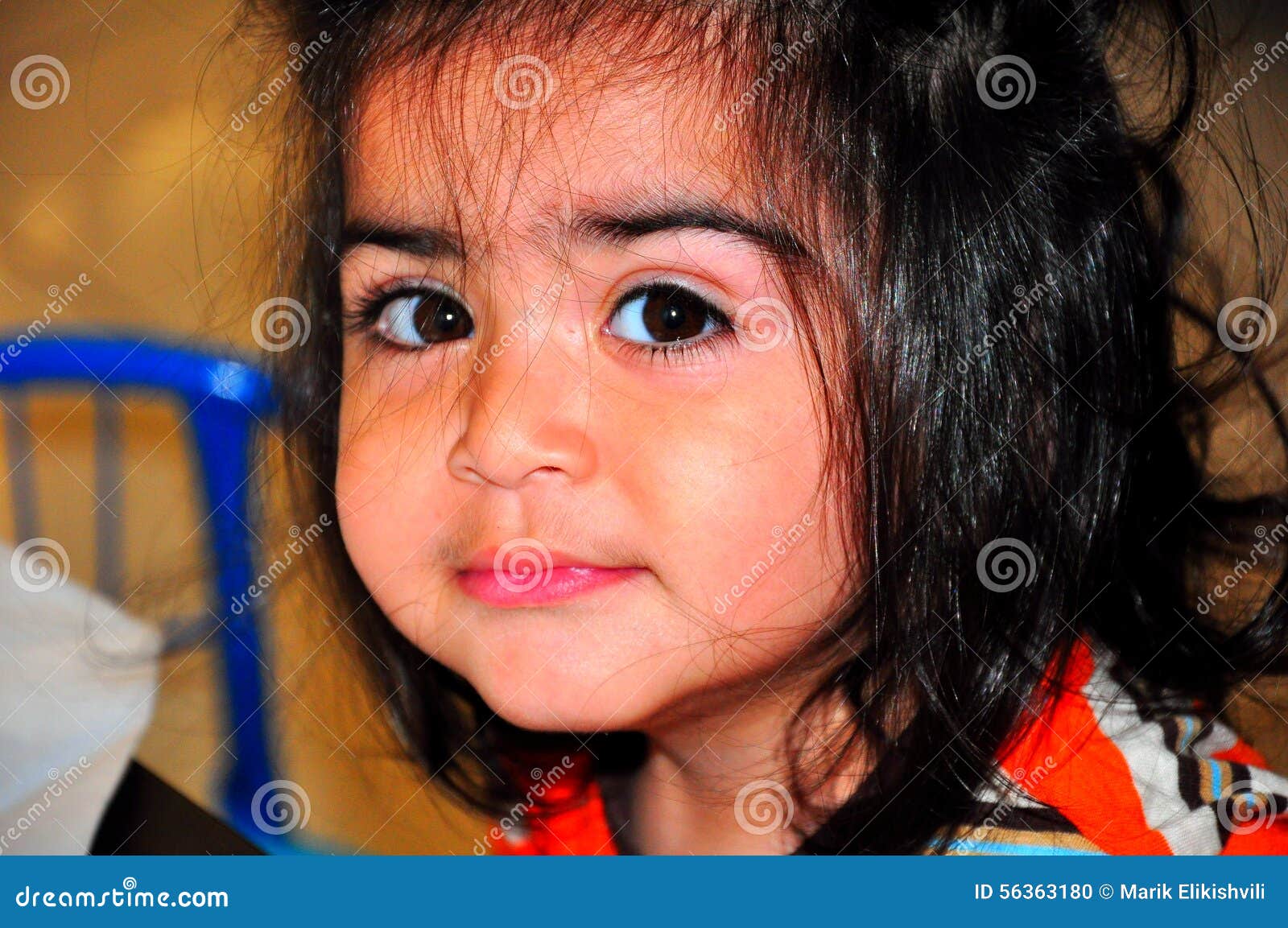 Visage d'enfant photo stock. Image du noir, paix, doux - 56363180