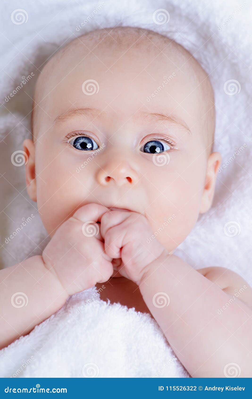 Visage d'enfant en bas âge photo stock. Image du propre - 115526322