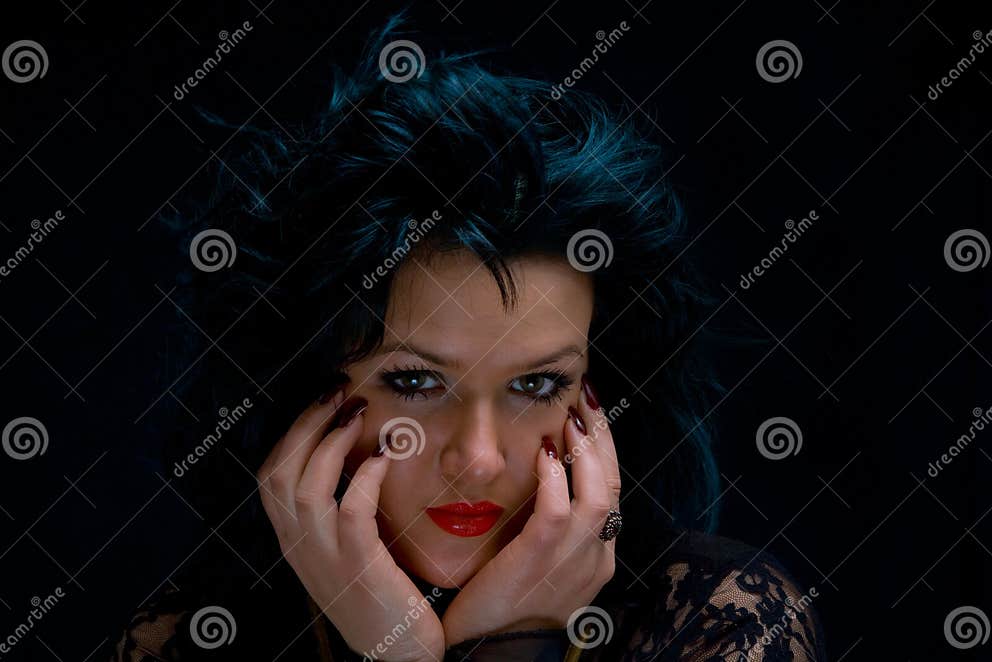 Visage discret image stock. Image du renivellement, beauté - 5972113