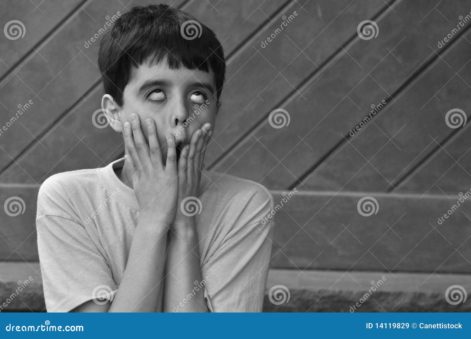 Visage effrayant et idiot image stock. Image du blanc - 14119829