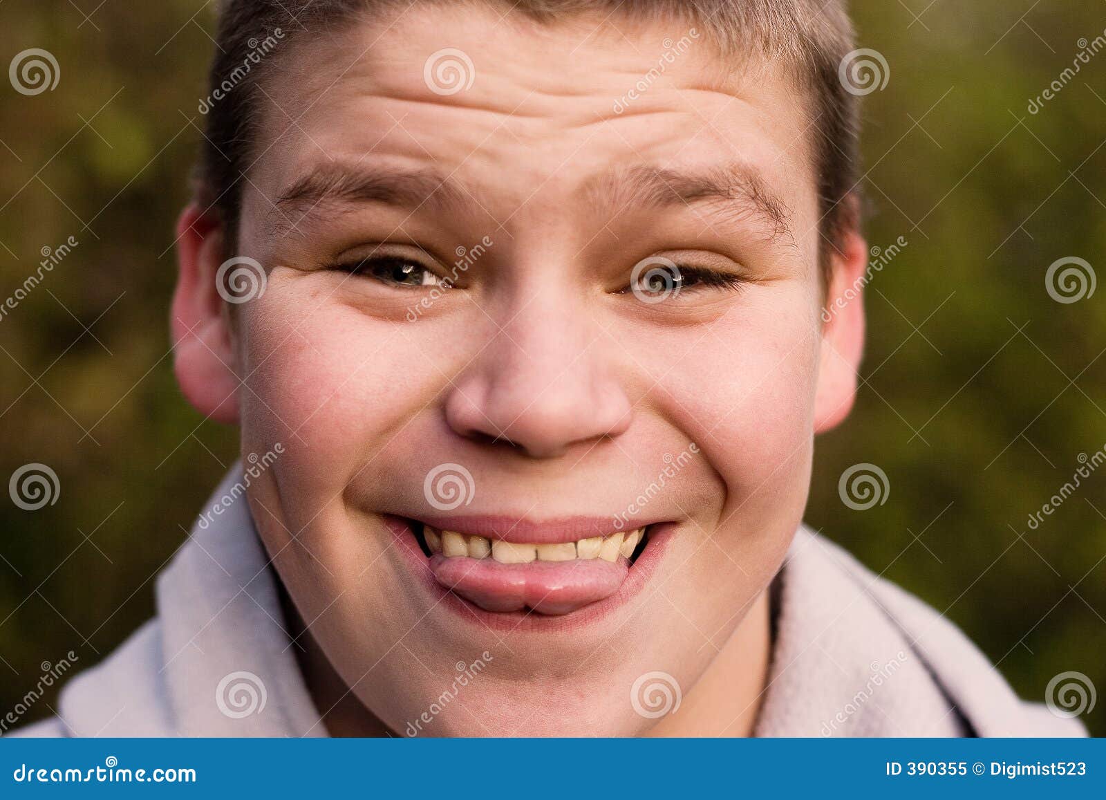 Visage heureux image stock. Image du émotion, famille, idiot - 390355