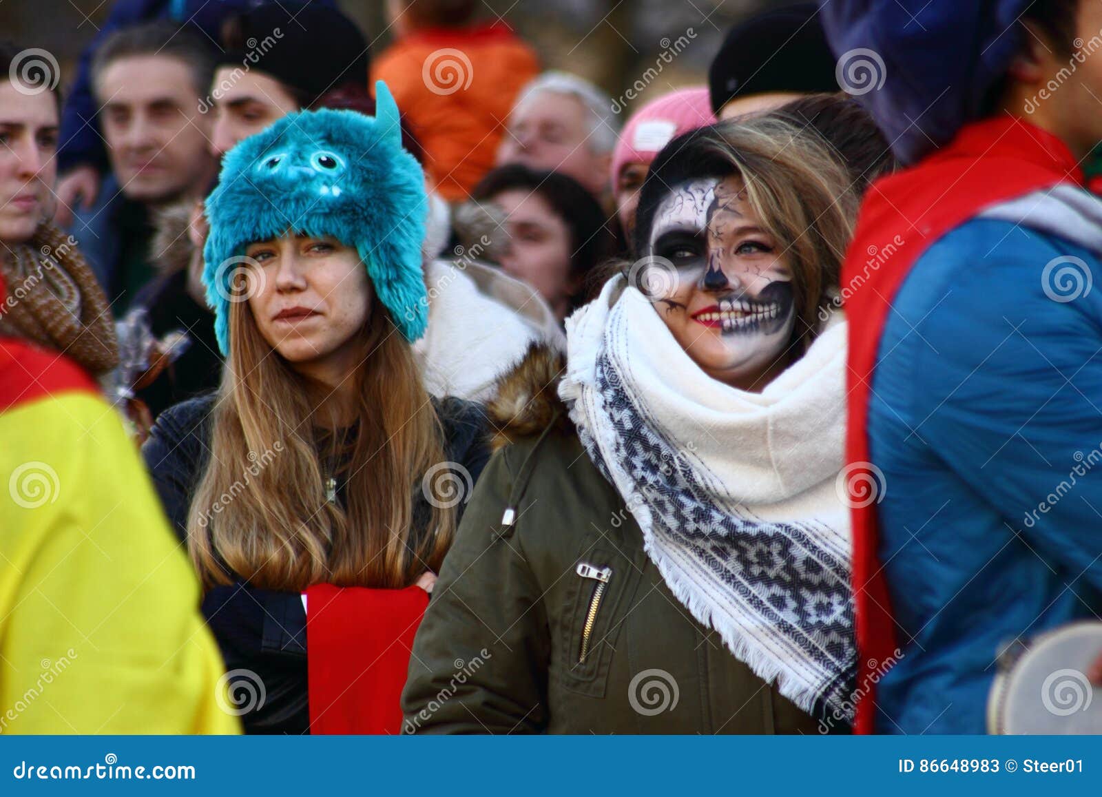 Visages de carnaval photo stock éditorial. Image du appréciez - 86648983