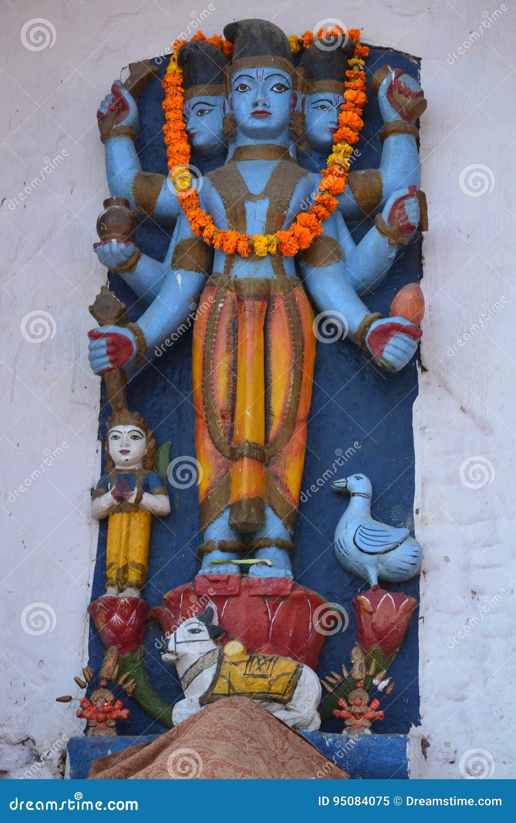 Vishnu Blue Statue Van Hindoese Deity in Varanasi, India Stock ...