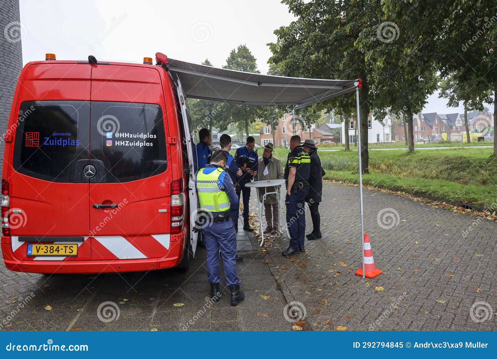 Visit of Mayor Weber at the Enforcement Officers of the Municipality of ... Visit of Mayor Weber at the Enforcement Officers of the Municipality of ...