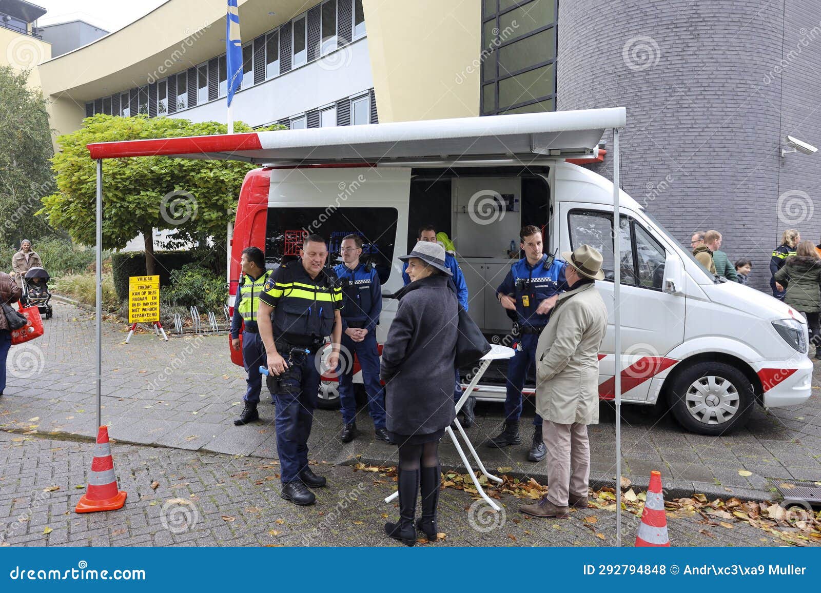 Visit of Mayor Weber at the Enforcement Officers of the Municipality of ... Visit of Mayor Weber at the Enforcement Officers of the Municipality of ...
