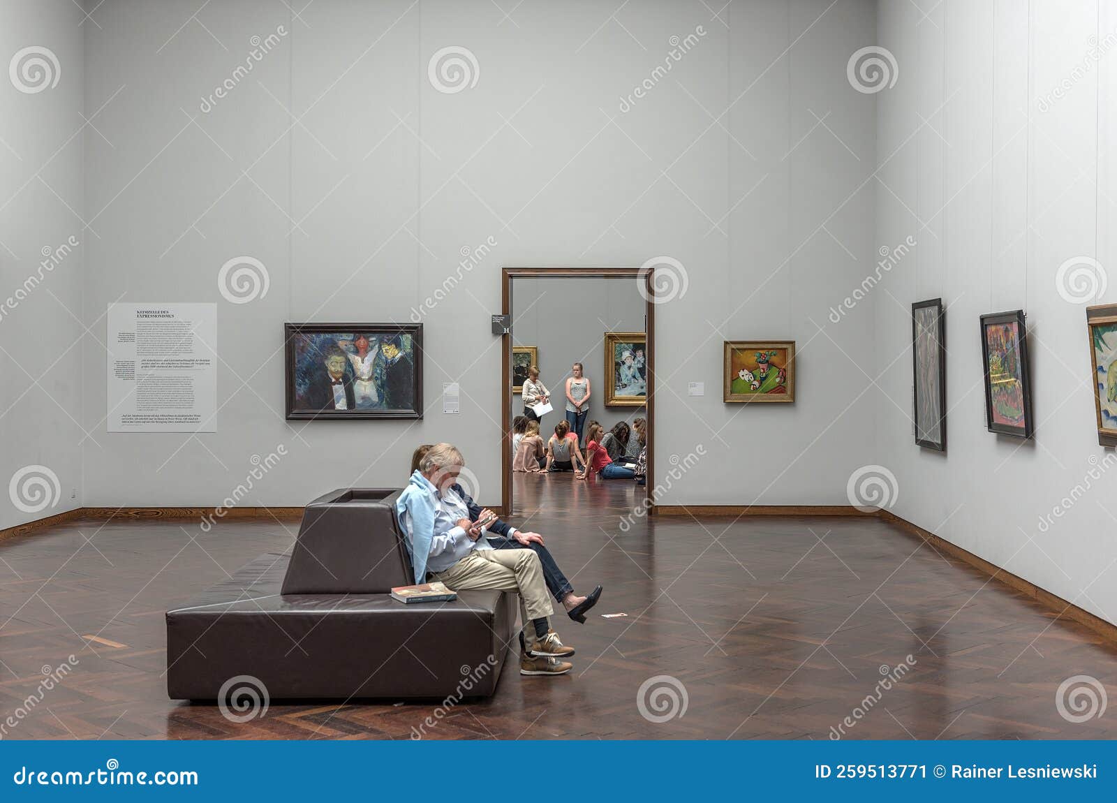 Visitantes No Museu De Staedel, Na Alemanha Foto Editorial - Imagem de ...