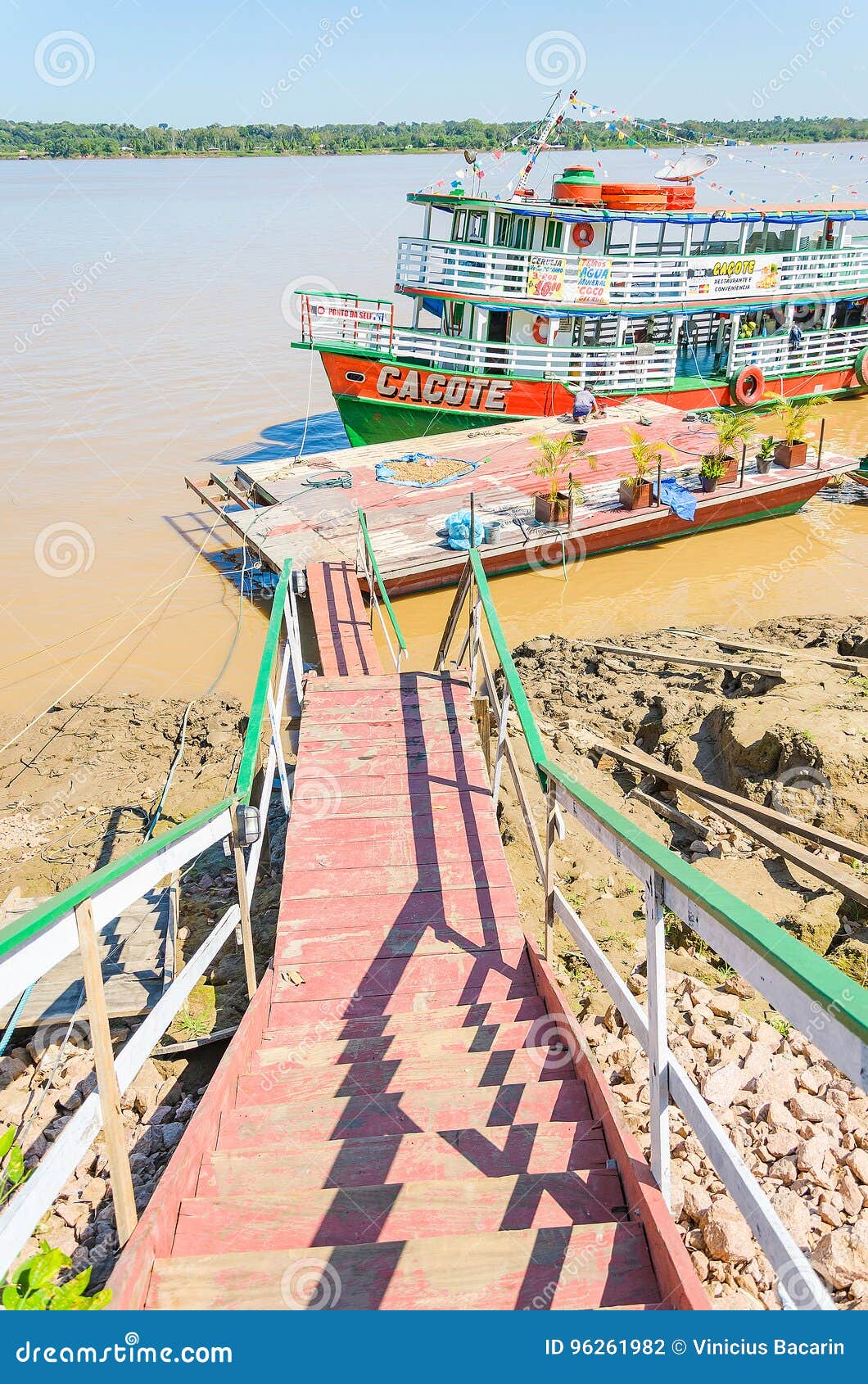 Visite Barcos Nos Bancos Do Rio Madeira Fotografia Editorial - Imagem ...