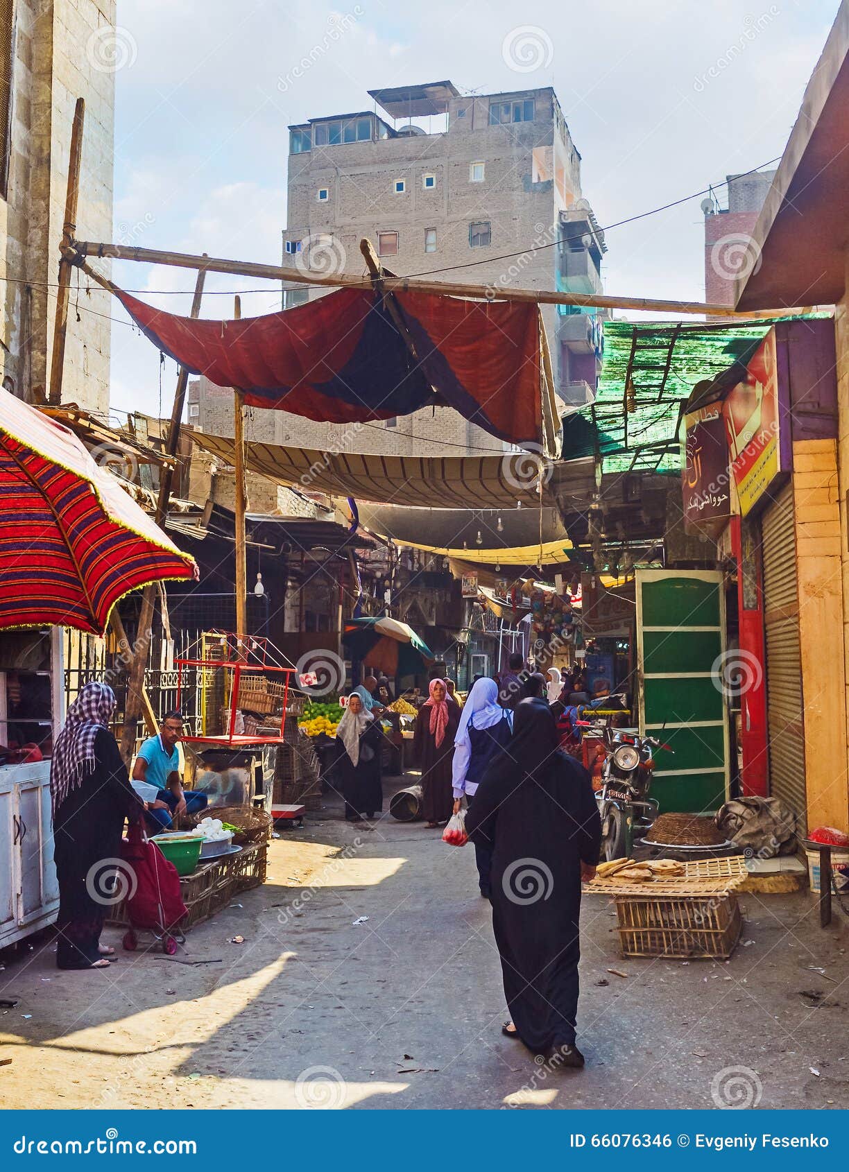 Visite du marché photo éditorial. Image du repère, islam - 66076346