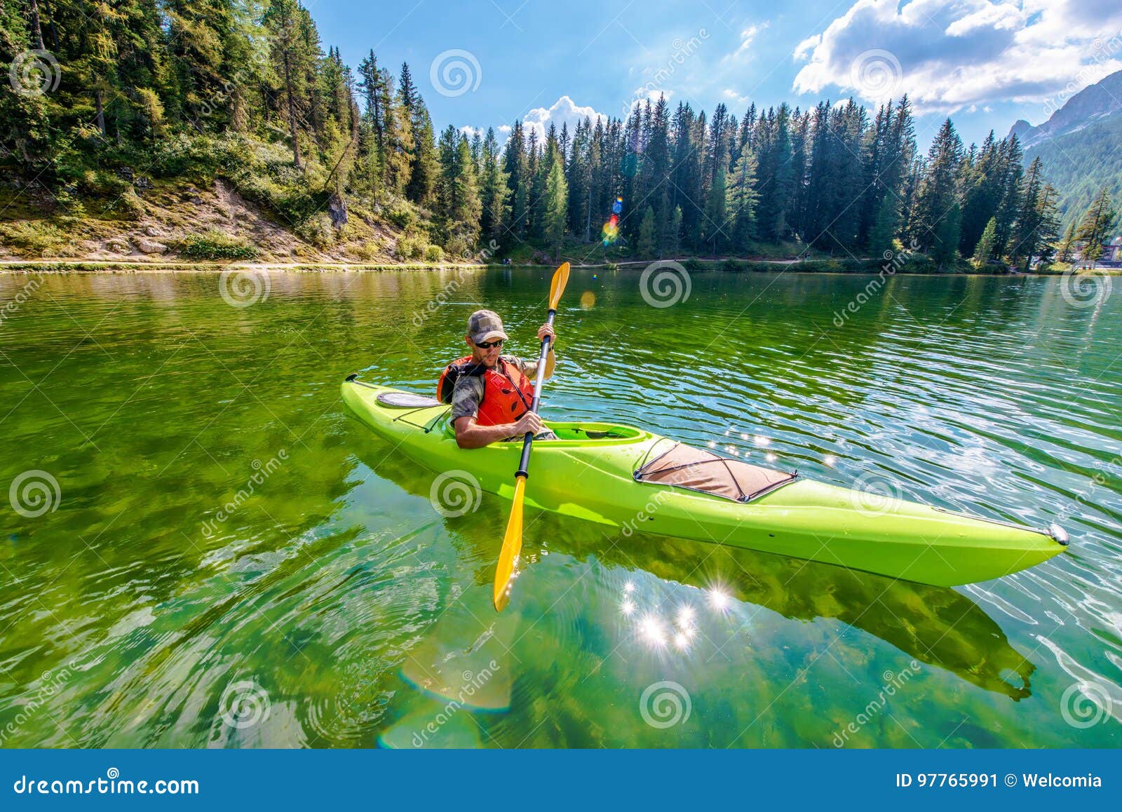 Visite Peu Profonde De Kayak De Lac Image stock - Image du barbotage ...