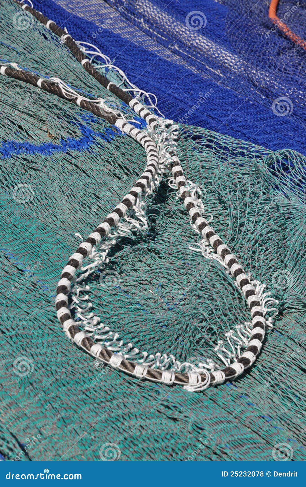 Visnet stock foto. Image of visnet, ring, water, blauw - 25232078