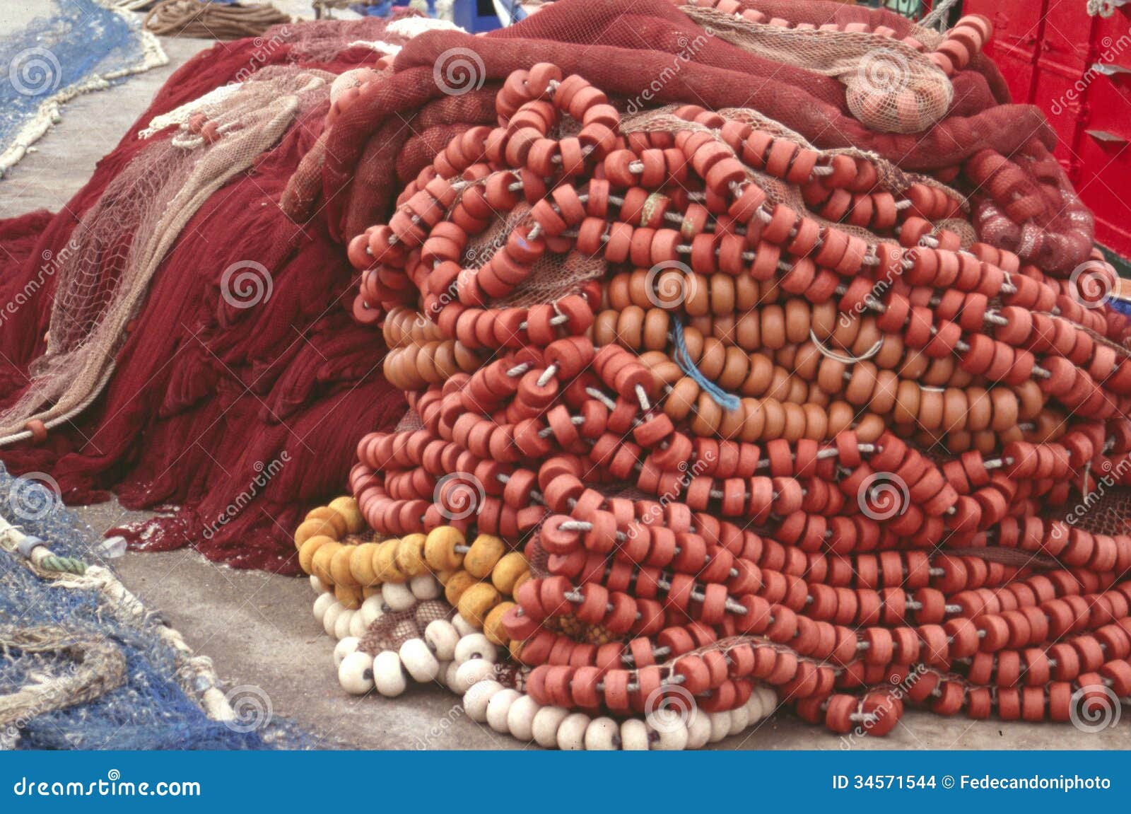 Visnet met vlotters stock foto. Image of vangst, visser - 34571544