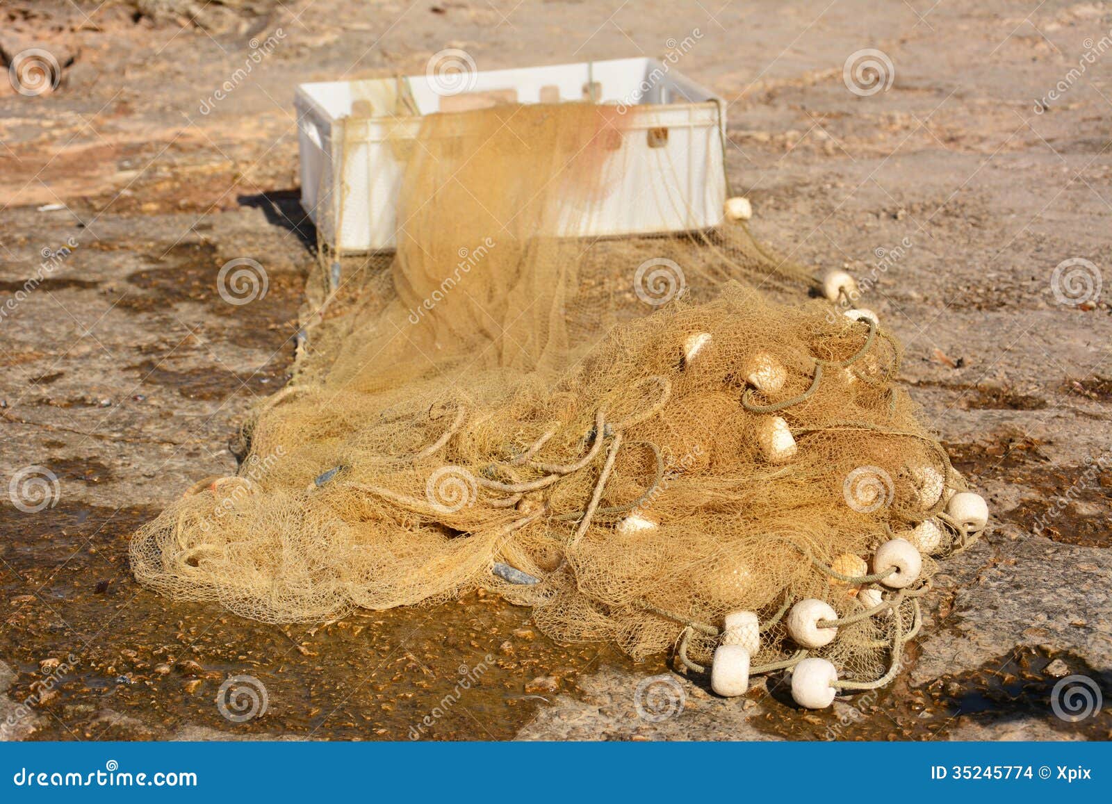 Visnet met vlotters stock foto. Image of achtergrond - 35245774