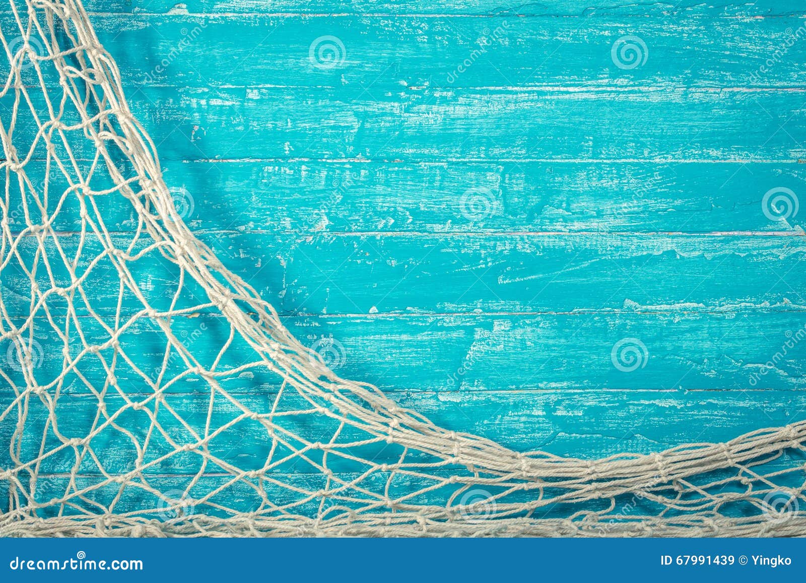 Visnet op oude blauwe raad stock afbeelding. Image of decoratief - 67991439