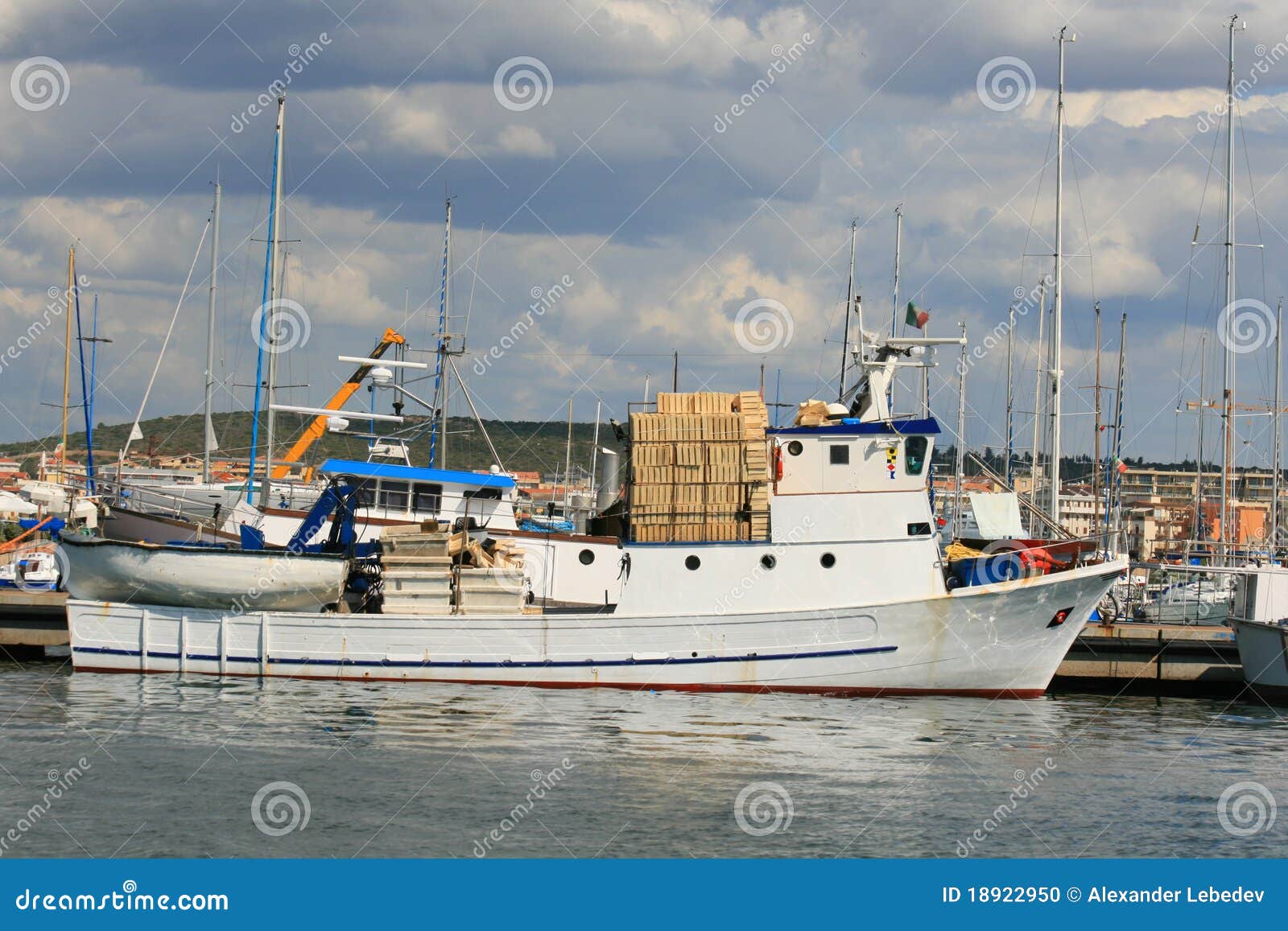 Vissersboot stock foto. Image of boot, water, haven, jachthaven - 18922950