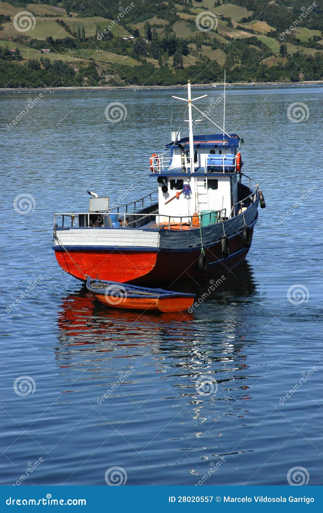 Vissersboot stock afbeelding. Image of boot, overzees - 28020557