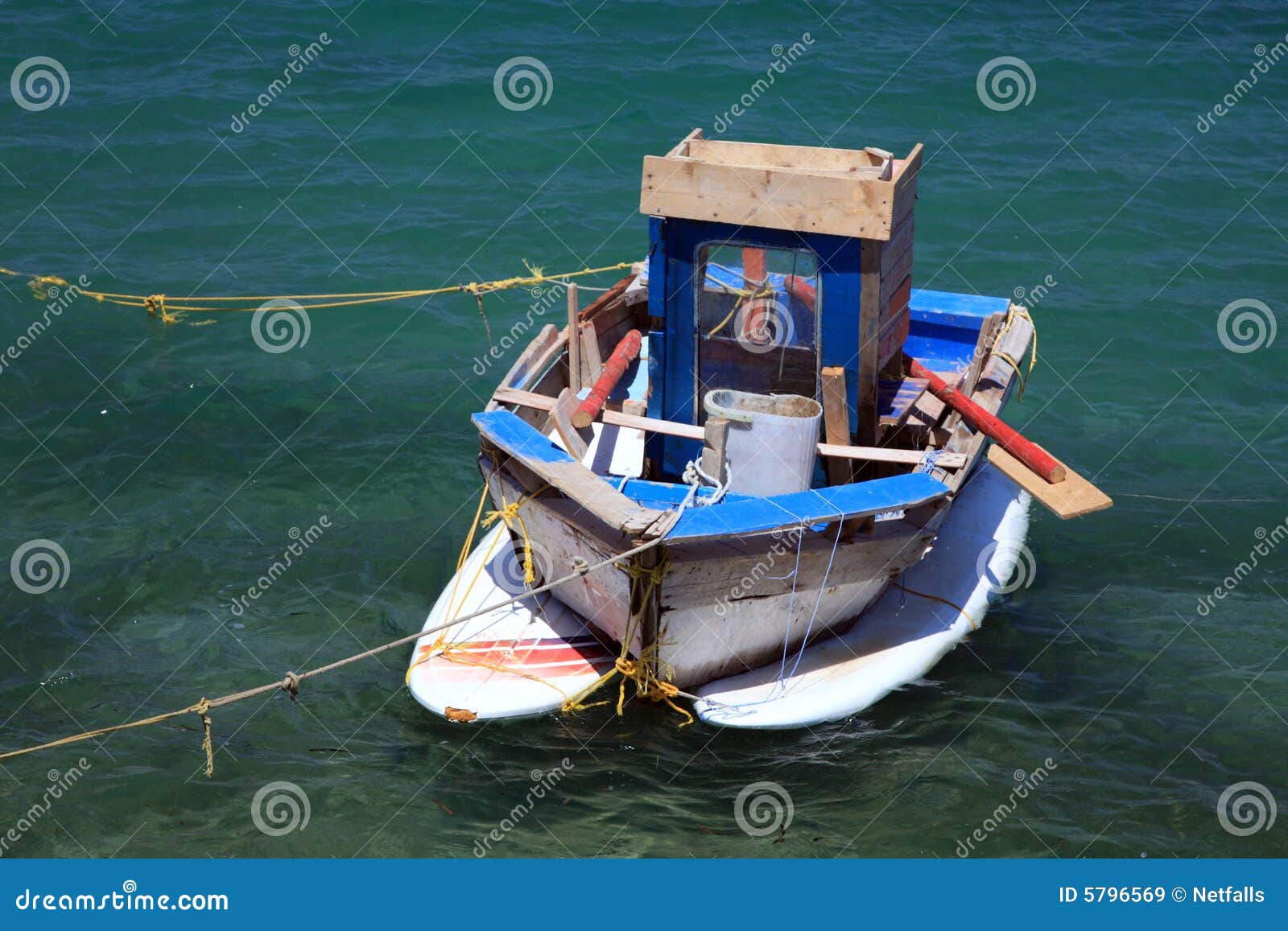 Vissersboot stock afbeelding. Image of griekenland, schip - 5796569