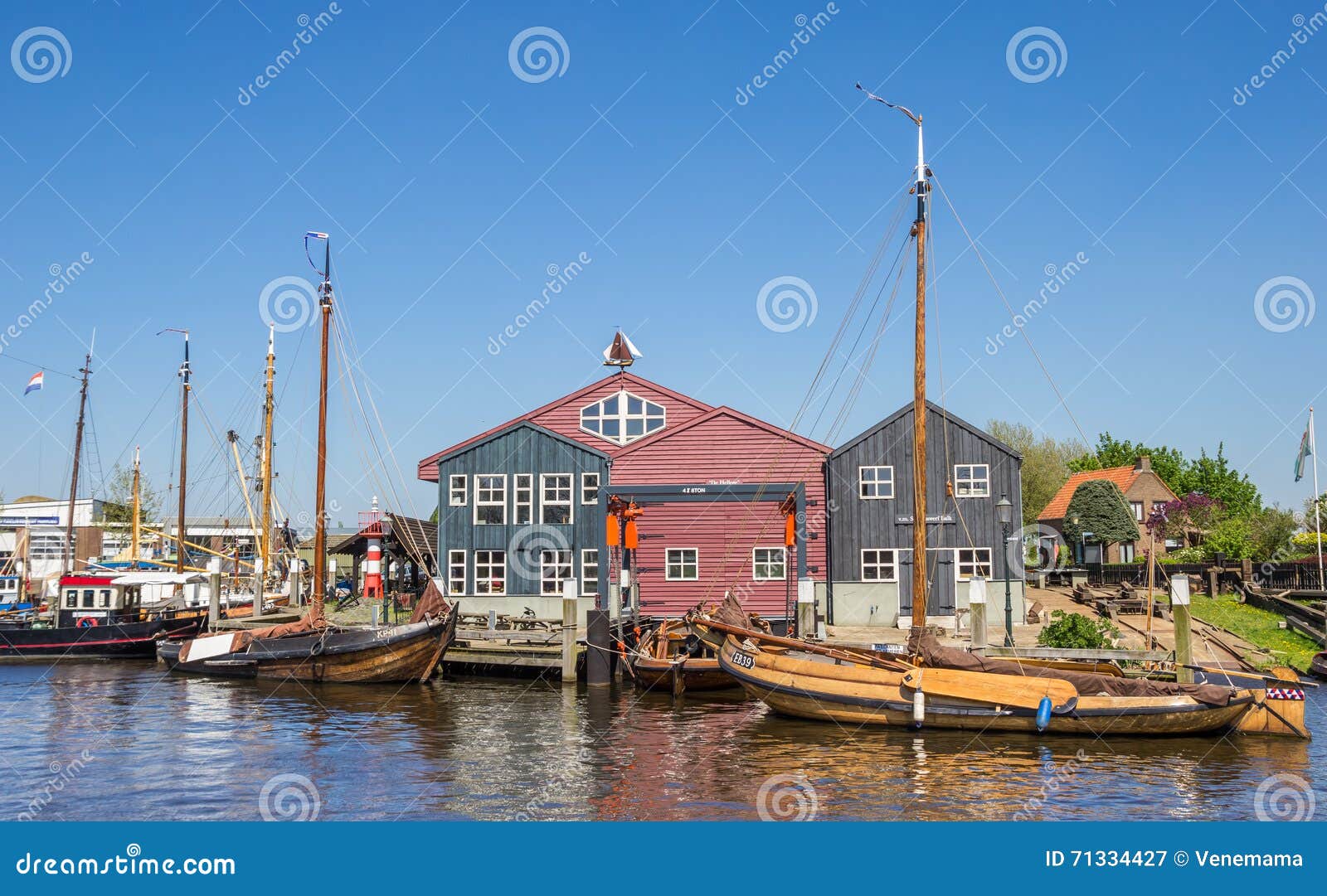 Vissersboten in De Haven Van Elburg Redactionele Fotografie - Image of historisch, mest: 71334427