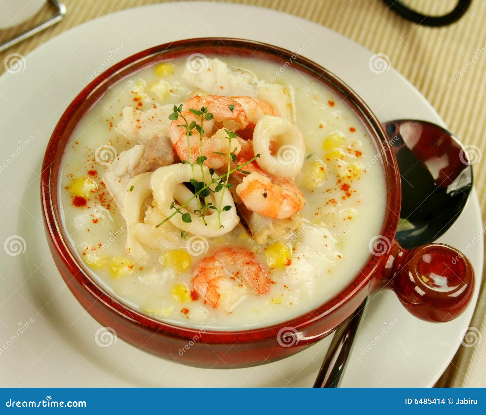 Vissoep stock foto. Image of lijst, gastronomisch, garnalen - 6485414