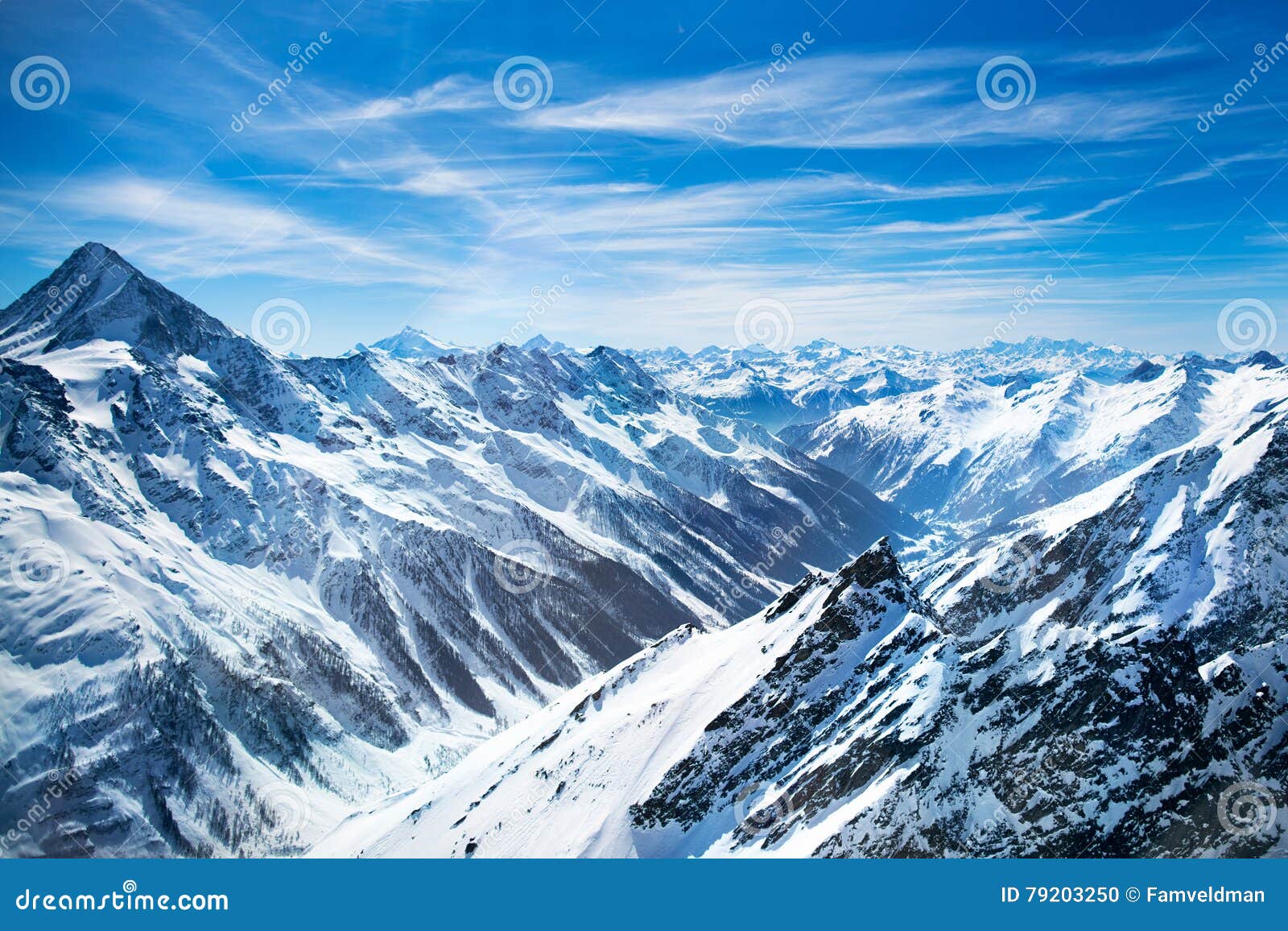 Vista Aerea Delle Alpi Svizzere Fotografia Stock - Immagine di nave ...