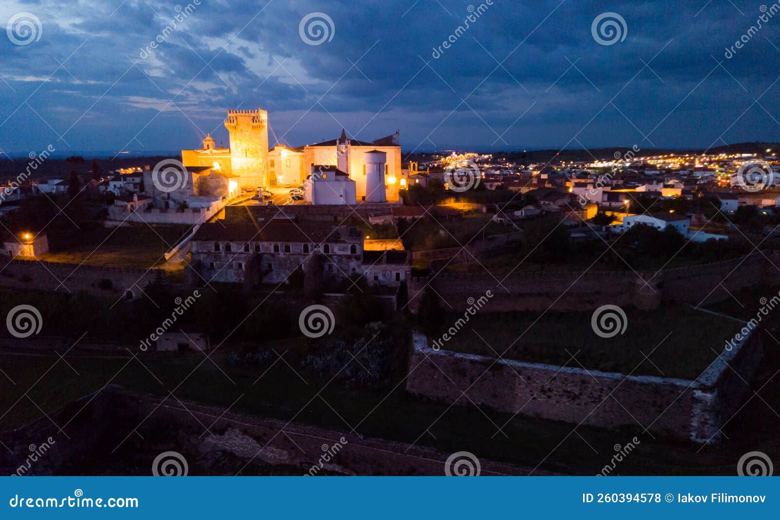 Vista Aerea Notturna Del Castello Di Estremoz Fotografia Stock ... Vista Aerea Notturna Del Castello Di Estremoz Fotografia Stock ...