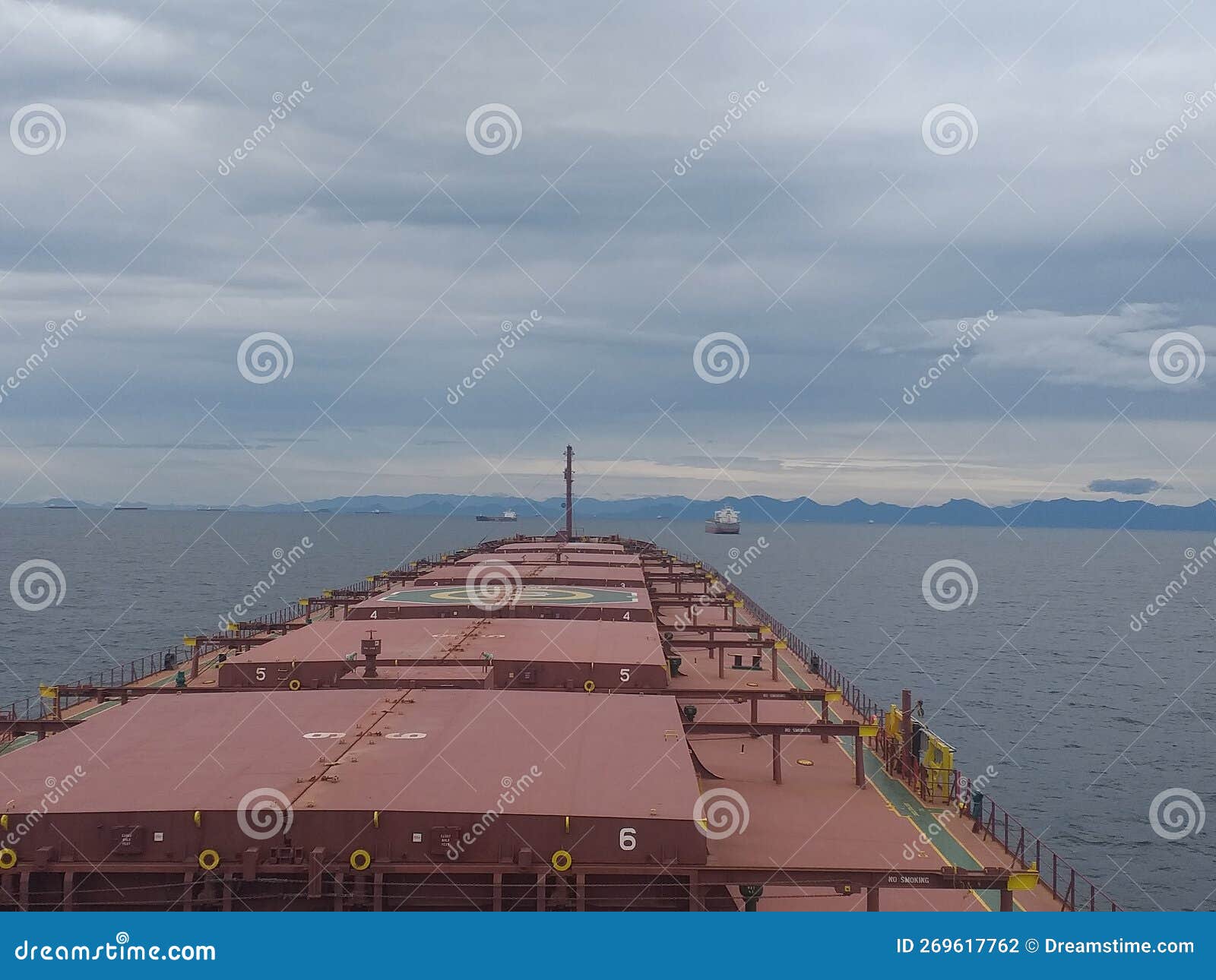 Vista Da Cabina Do Navio Panamax Graneleiro Foto de Stock - Imagem de ...