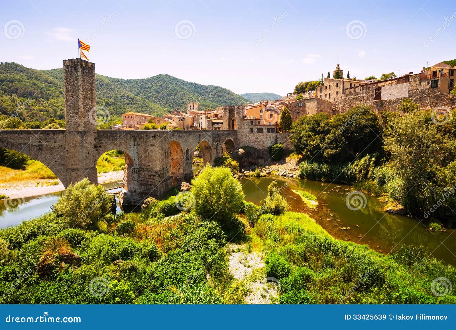 Vista Da Cidade Medieval Com Ponte Imagem de Stock - Imagem de casa ...