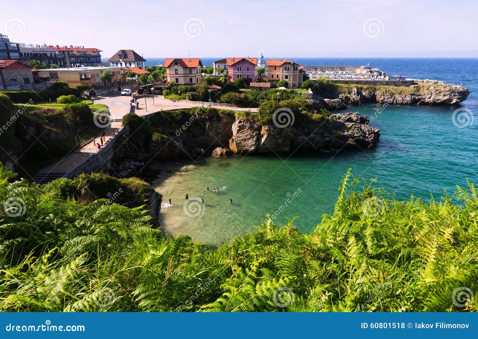 Vista Da Costa Do Oceano Em Llanes Foto de Stock Editorial - Imagem de ...