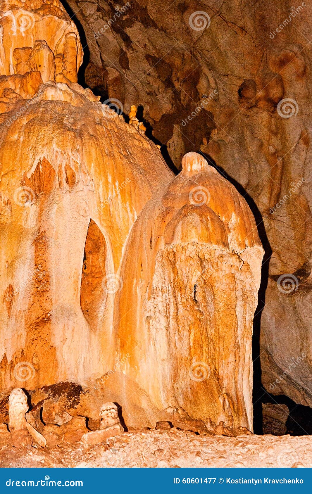 Vista Das Estalactites E Dos Estalagmites Nas Cavernas Imagem de Stock ...