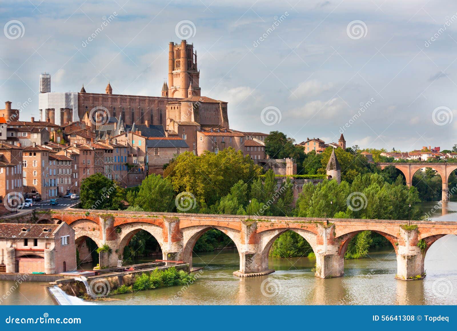 Vista de la Albi, Francia foto de archivo. Imagen de medieval - 56641308