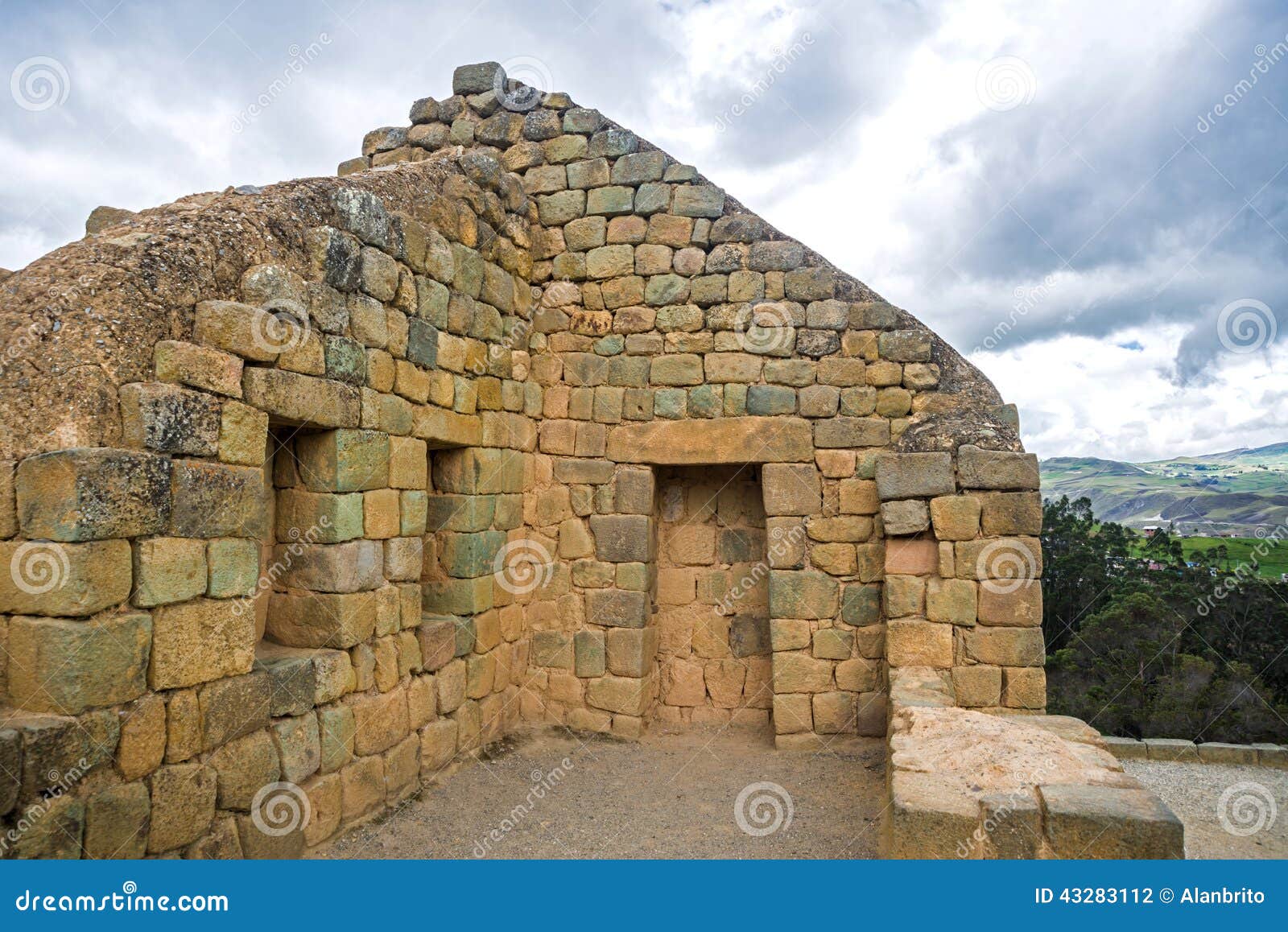 Vista De Las Ruinas Del Inca De Ingapirca Foto de archivo - Imagen de ...