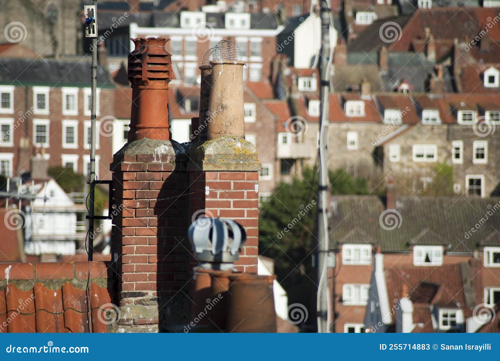 Vista De Techo De Macetas De Chimenea Imagen de archivo - Imagen de ... Vista De Techo De Macetas De Chimenea Imagen de archivo - Imagen de ...