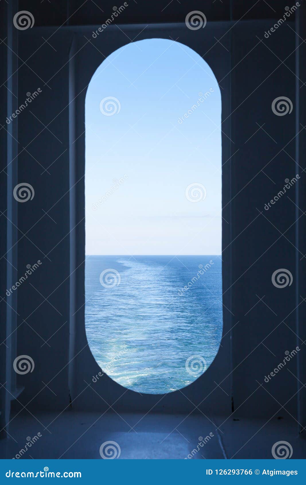 A Vista De Uma Proa Do ` S Do Navio Foto de Stock - Imagem de viagem ...