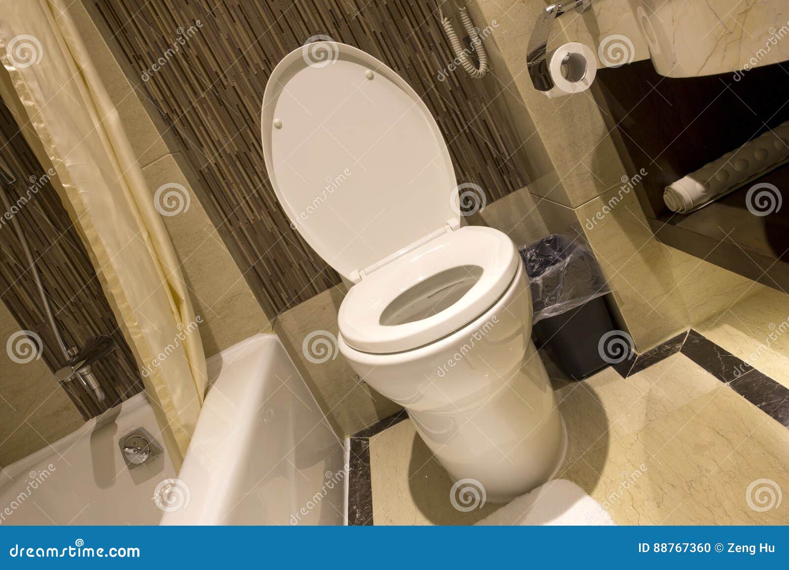 Vista de un retrete foto de archivo. Imagen de objeto - 88767360