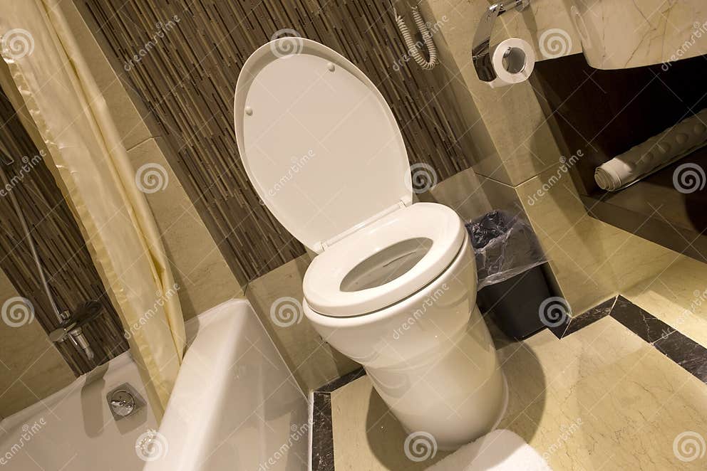 Vista de un retrete foto de archivo. Imagen de objeto - 88767360