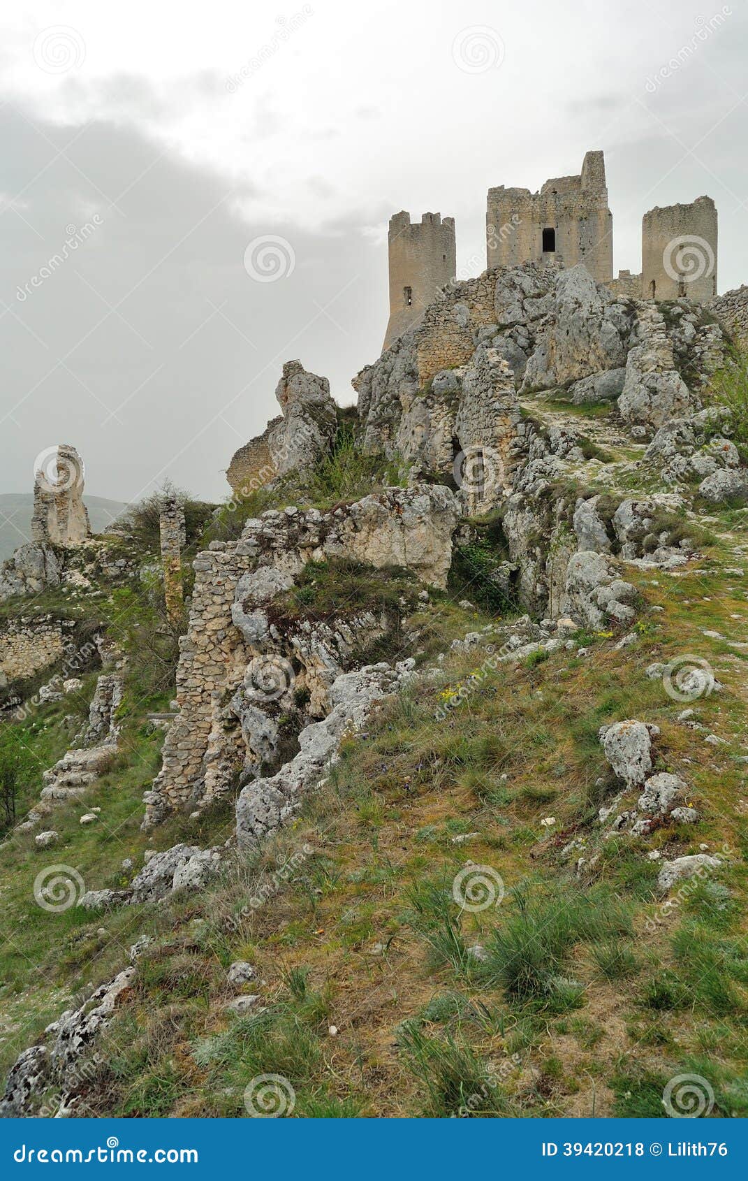 Vista Del Castello Di Rocca Calascio Fotografia Stock - Immagine di ...