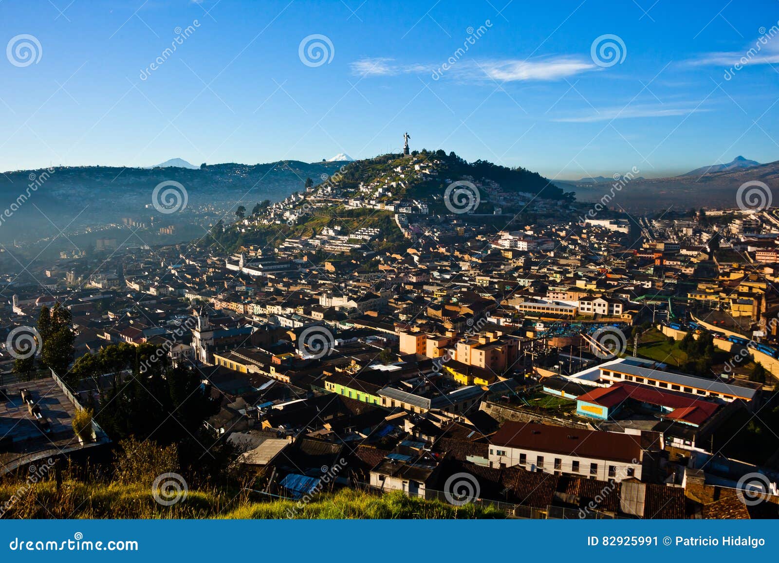 Vista del EL Panecillo imagen de archivo. Imagen de tradicional - 82925991