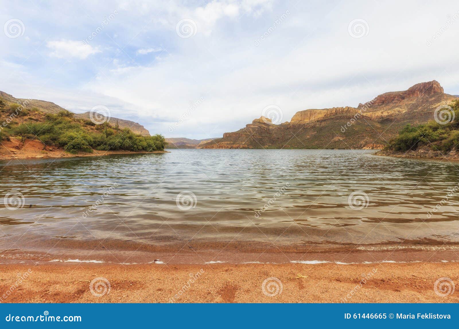 Vista Del Lago Apache, Arizona Imagen de archivo - Imagen de pintoresco ...