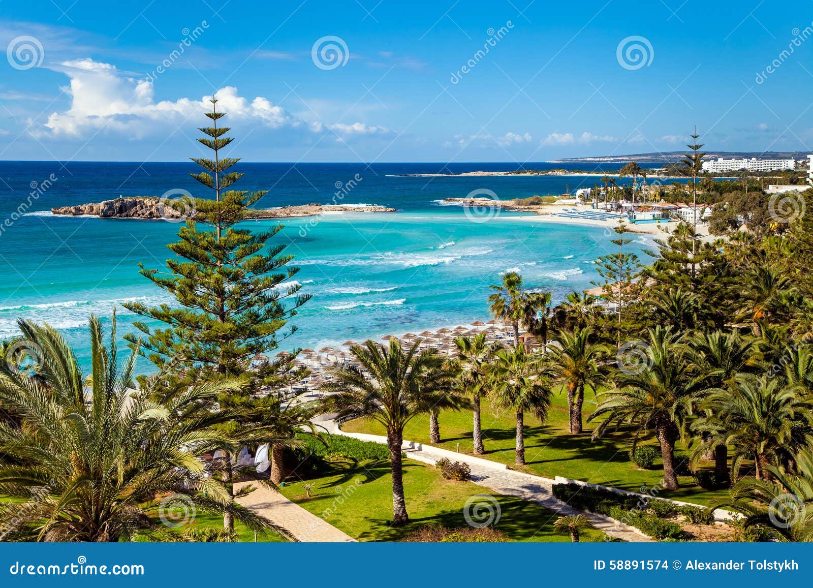 Vista del mare sul Cipro fotografia stock. Immagine di onde - 58891574