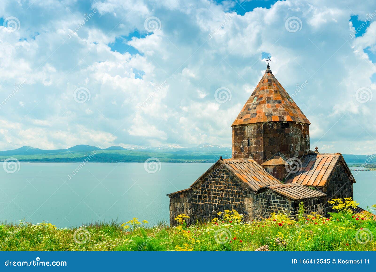 Vista Del Monastero Di Sevanavank E Del Lago Sevan, Una Pietra Miliare ...