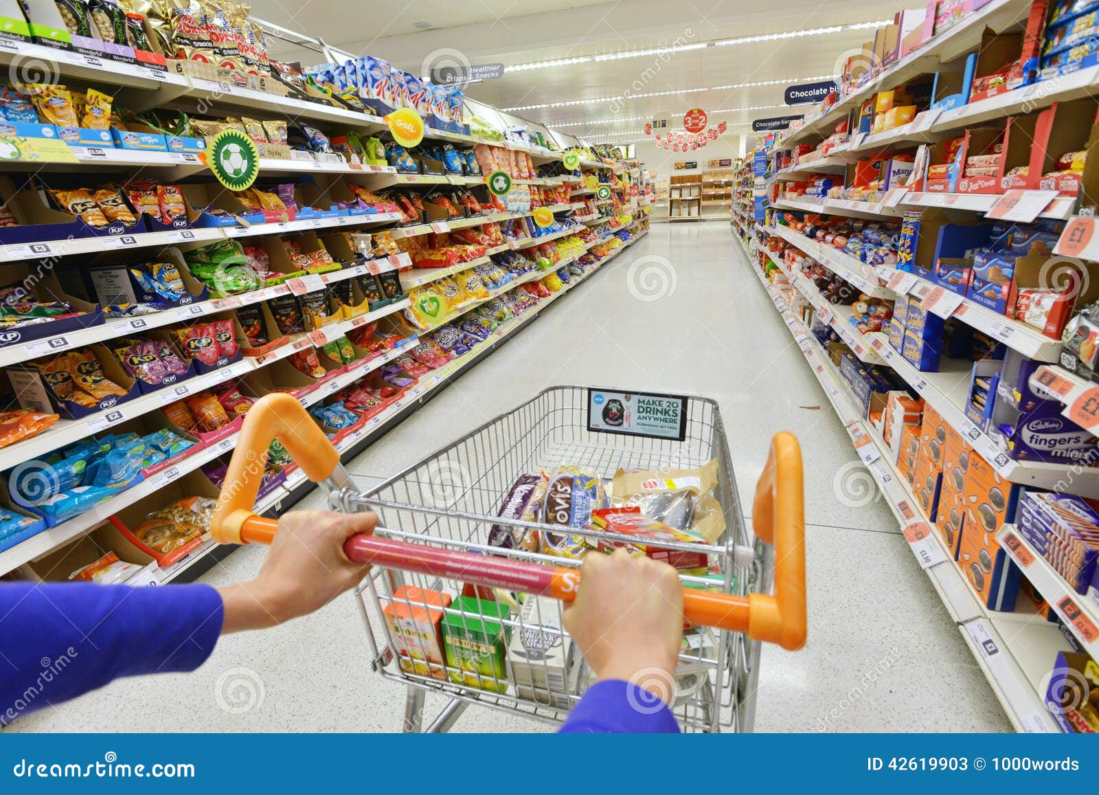 Vista del supermercato fotografia stock editoriale. Immagine di merci ...