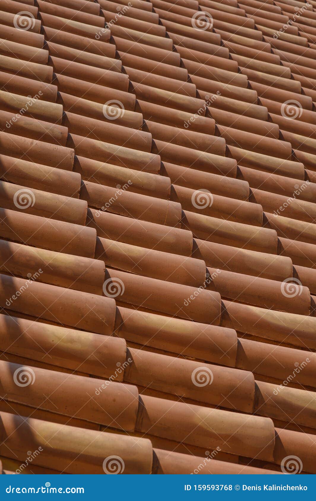 Vista Del Techo Con Baldosas De Barro Foto de archivo - Imagen de ...